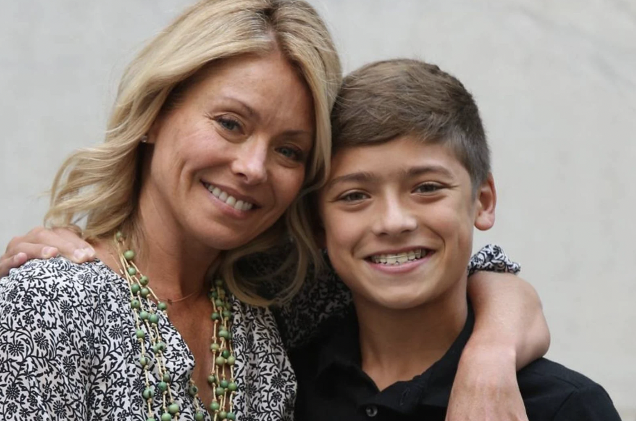 Kelly Ripa revealed that she and Mark had kept the painful de@th of ...